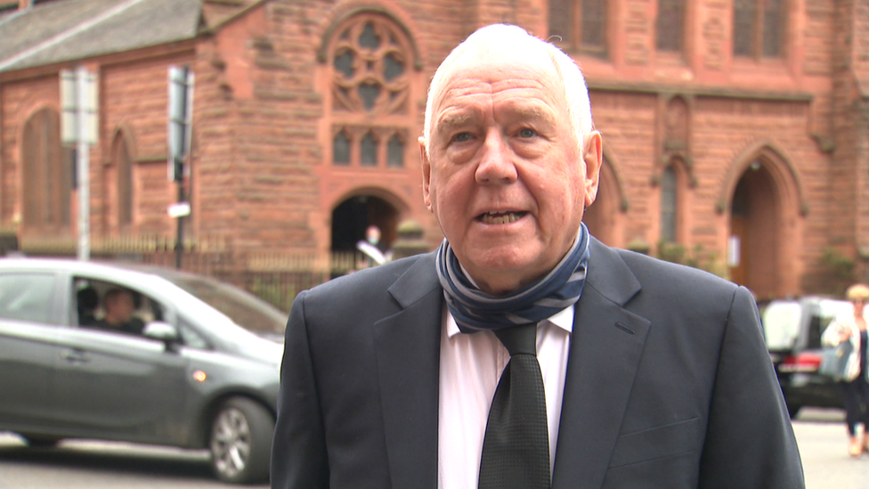 Funeral tributes to actor and comedian Johnny Beattie - BBC News