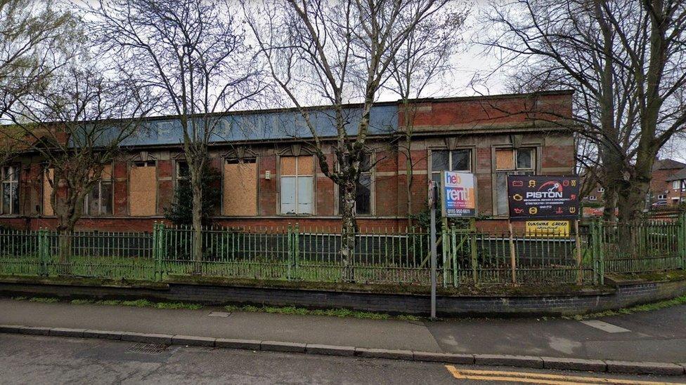 Vedonis: Investigation into fire at derelict Nottingham factory - BBC News
