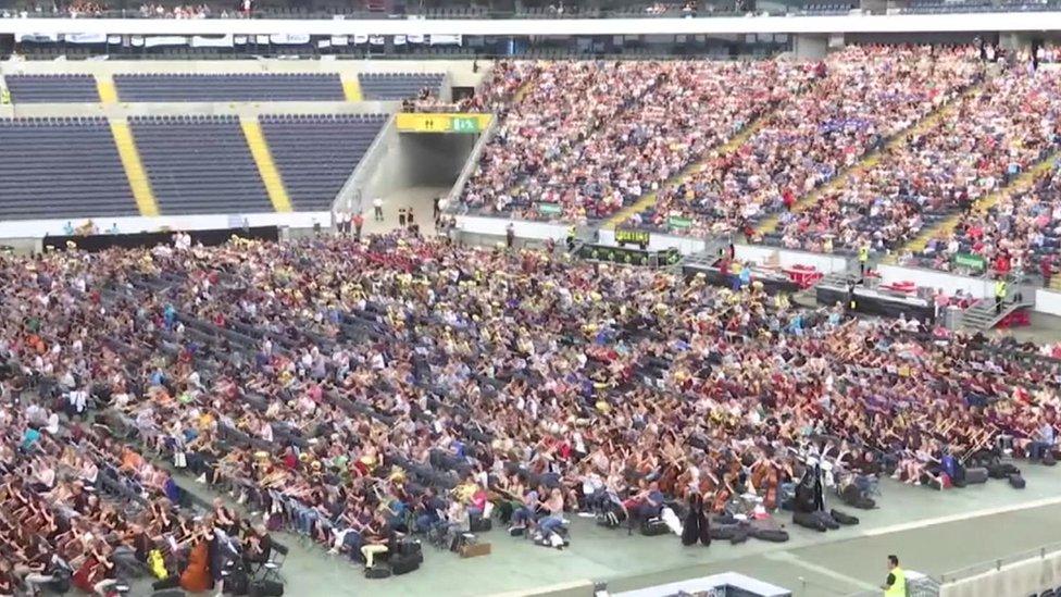 Guinness World Records: Woman, 86, has longest orchestra career - BBC News