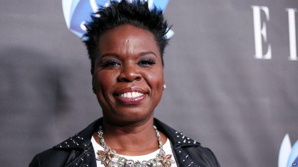 Leslie Jones hits out at hackers and trolls in SNL sketch - BBC News