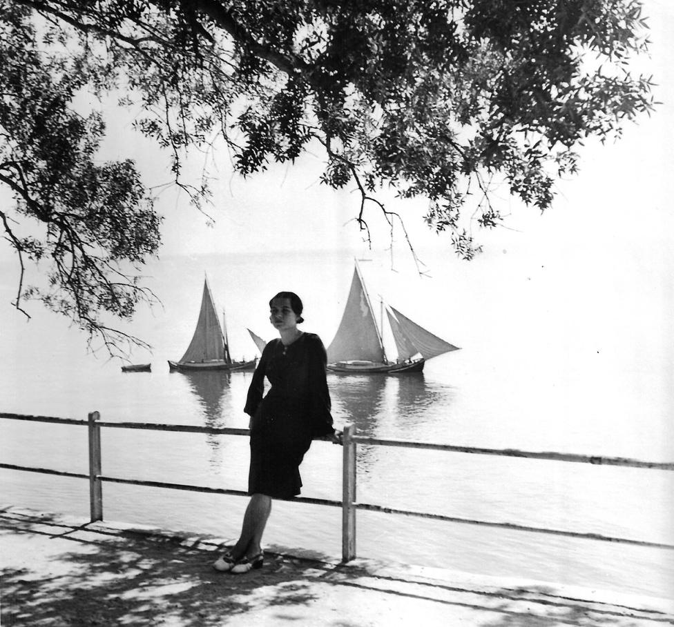 The mysterious woman who inspired a bestselling novel - BBC News