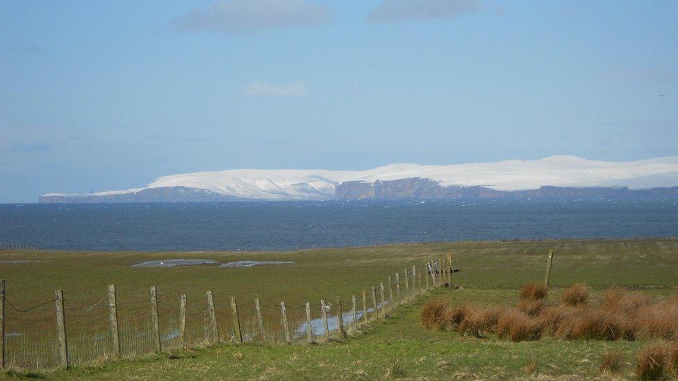 April snow expected to continue across country - BBC News