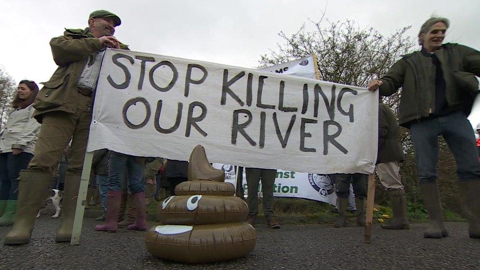 River Test sewage discharges criticised by protestors - BBC News