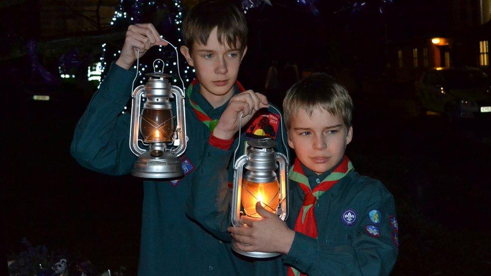 Kayleigh Haywood: Peace Light arrives in Measham - BBC News