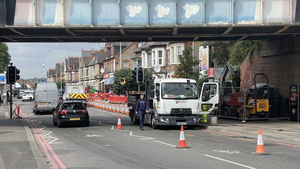Reading West railway station's £3.3m revamp works start - BBC News