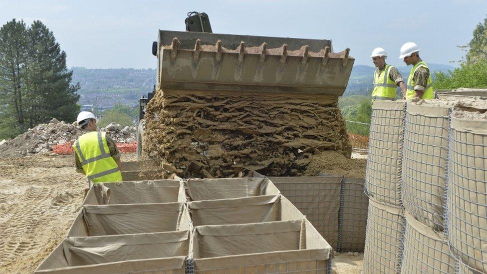 Bath WW2 bomb scare: Device defused, police say - BBC News