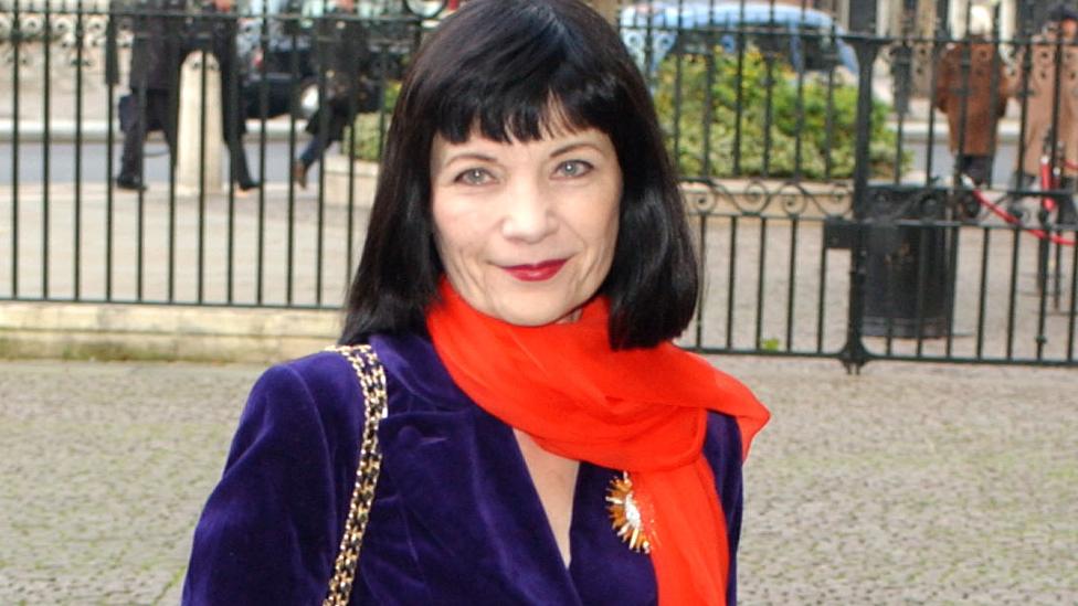 Mystic Meg: Astrologer dies aged 80 - BBC News