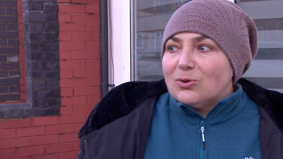 Coventry bin worker dies while on duty - BBC News