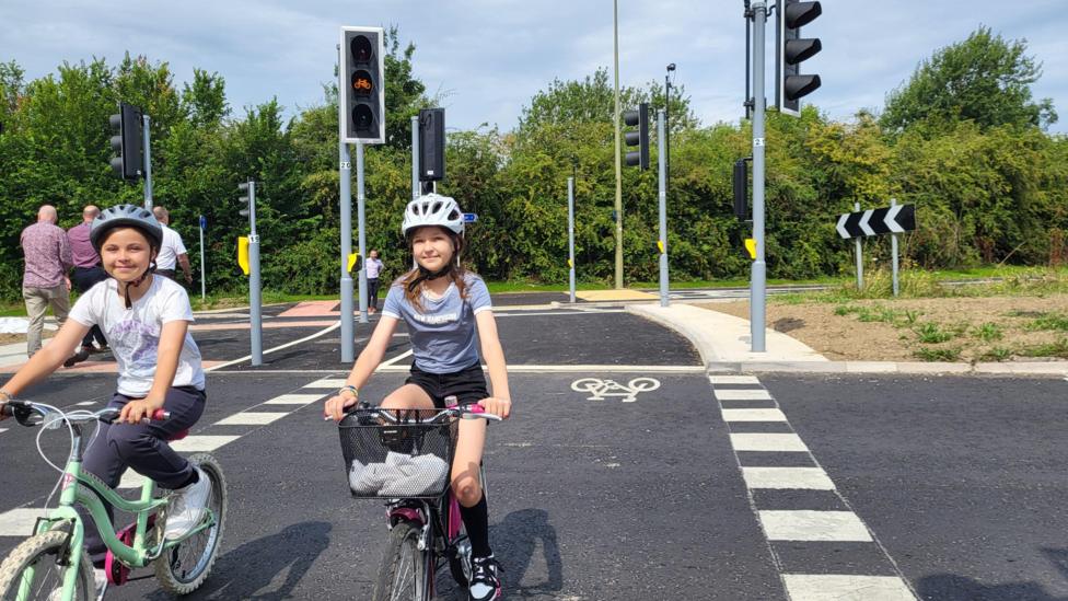 Kidlington Roundabout: New speed limits and bus lanes on junction - BBC ...