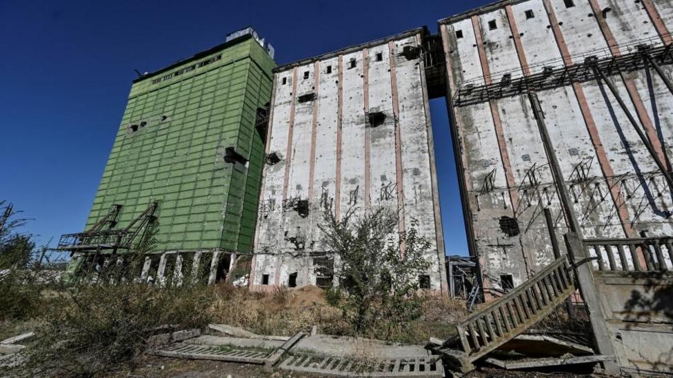 Ukraine: Russia kills eight in latest attack on Odesa port - BBC News