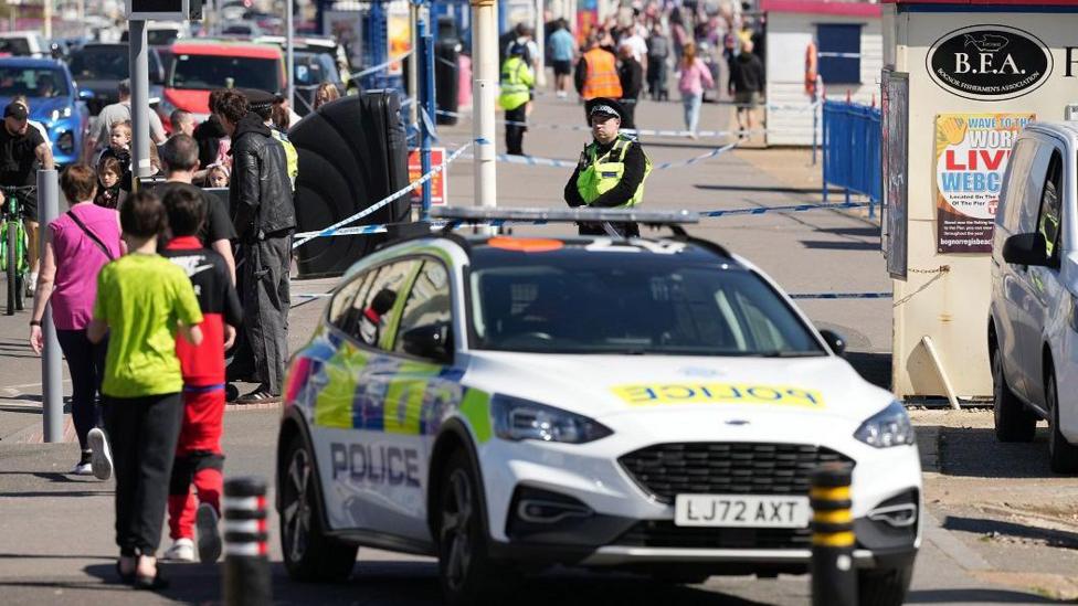 Man arrested on suspicion of murder after Bognor Regis stabbing - BBC News