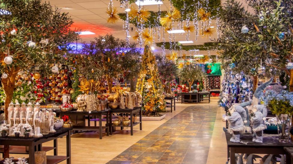How North West garden centres became a Christmas day out - BBC News