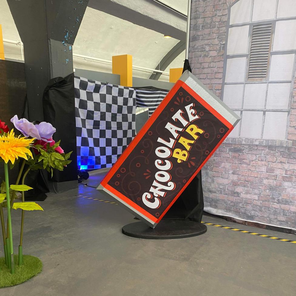 'We went viral as Oompa Loompas but we're just normal people' - BBC News