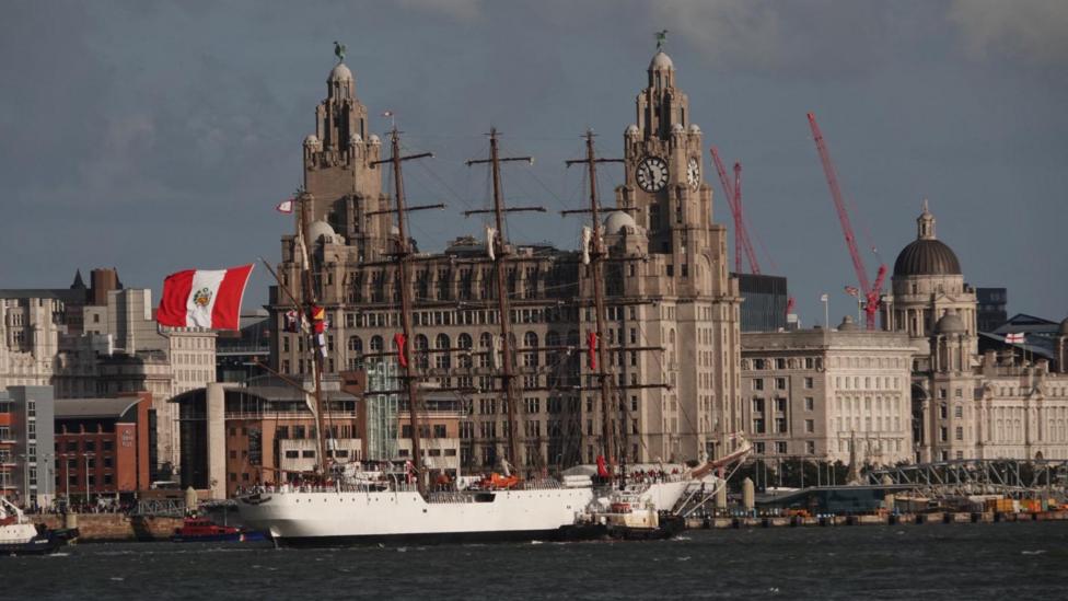 The Peruvian BAP Unión ship sails into Liverpool's Pier Head - BBC News
