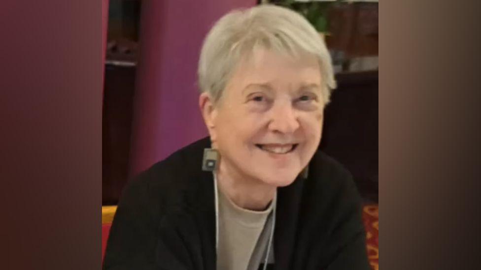 Tributes paid to Radio Merseyside pioneer Jenny Collins - BBC News