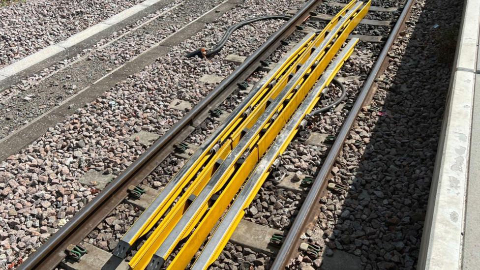 GWR rapid-charging battery train trial successful - BBC News