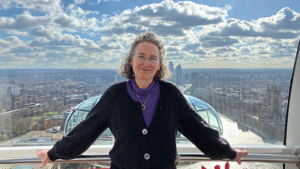 London Eye at 25: The wheel that nearly wasn't - BBC News