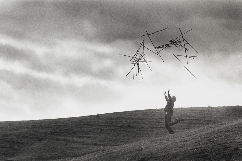 A life's artwork: 50 years of Andy Goldsworthy - BBC News
