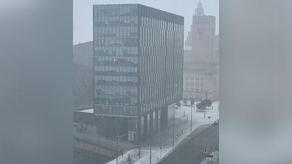 In pictures: Snow across North West of England - BBC News