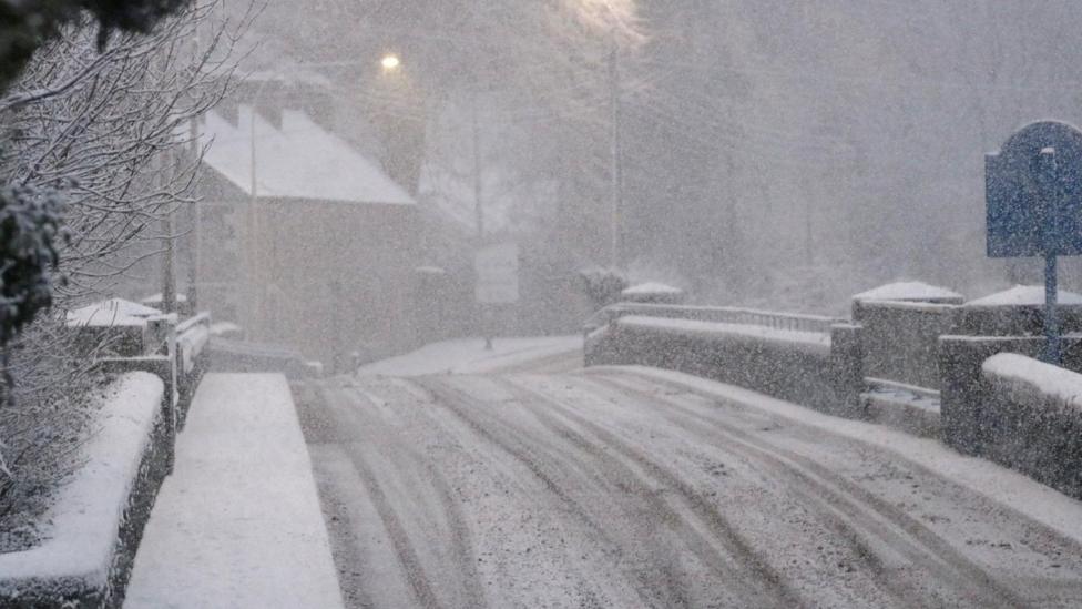 Weather: Warning for ice across Northern Ireland - BBC News