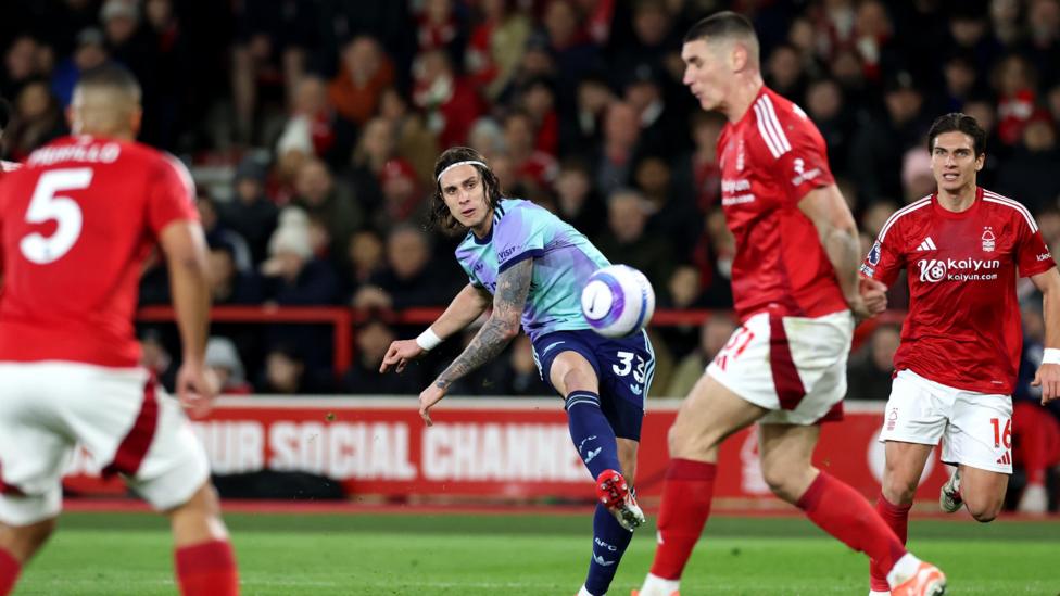 Nottingham Forest 0-0 Arsenal: Gunners can't find way past Forest - BBC ...