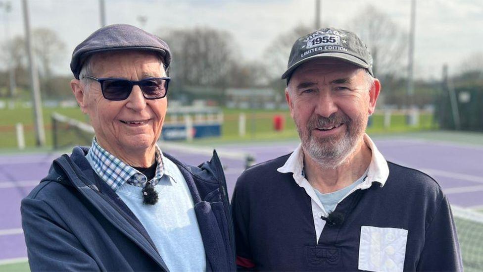 'I'm so thankful my friend saved my life with a defibrillator' - BBC News