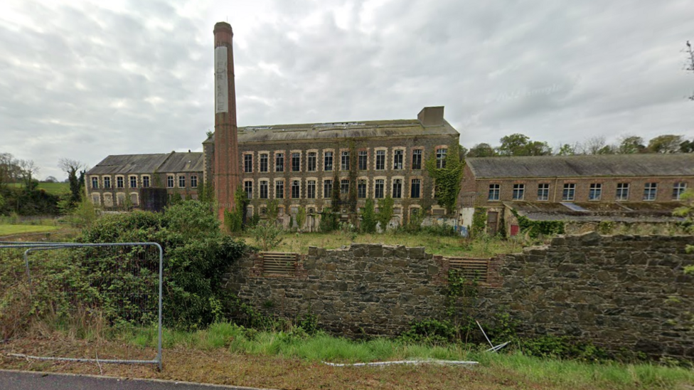 Tandragee: Sinton's mill targeted in arson attack - BBC News