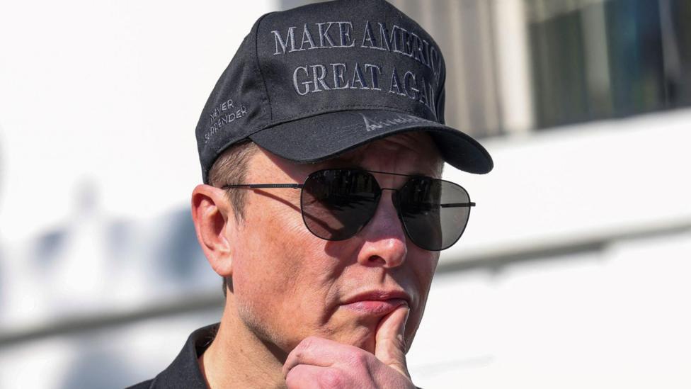 Noah and Olivia top baby charts as Andrew drops out - BBC News