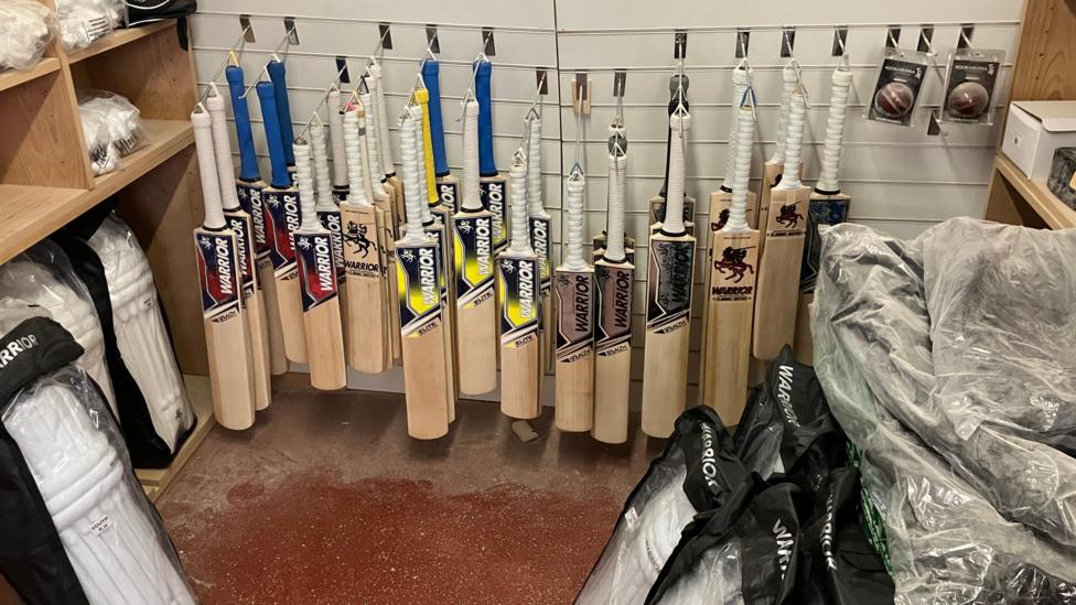 Meet the cricket bat master keeping a great tradition alive - BBC News