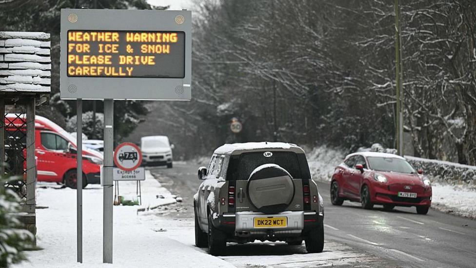 Storm damage: How to stay safe and what to do in a power cut - BBC News