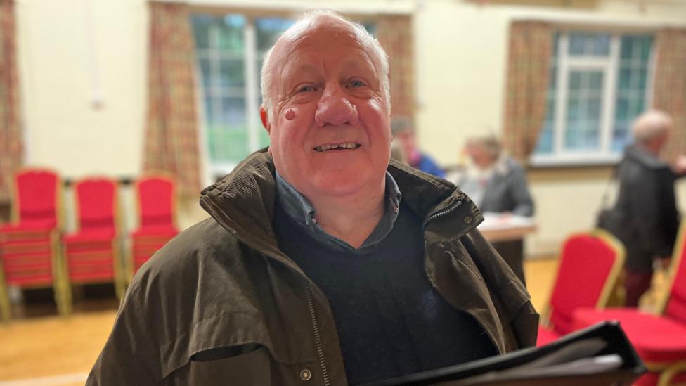 Protesters to fight cross-border giant pylon plans - BBC News