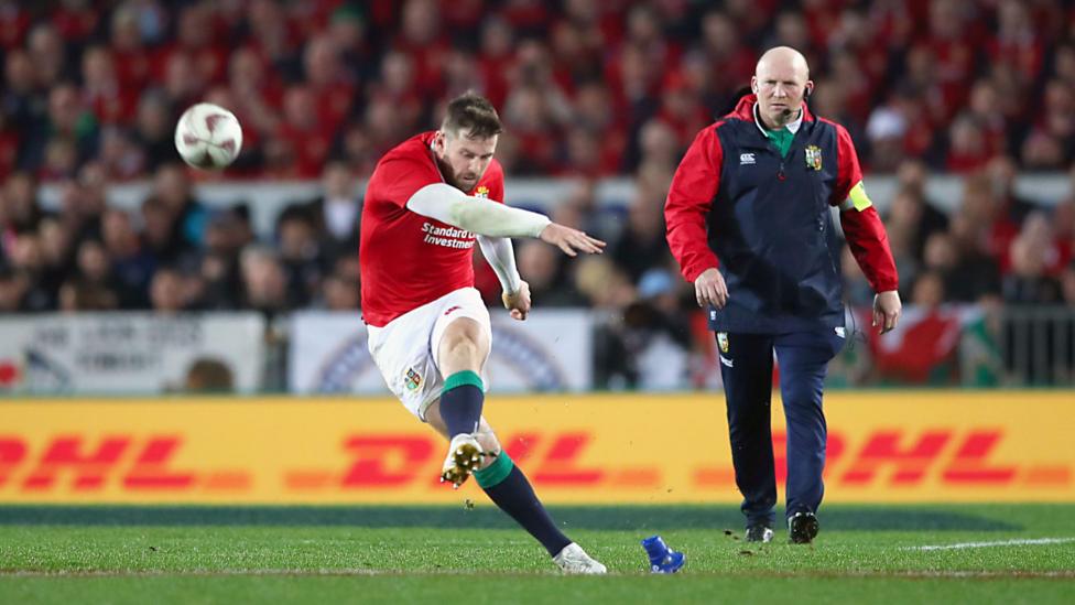 Elliot Daly: Lions full-back sent for X-ray on injured arm - BBC Sport