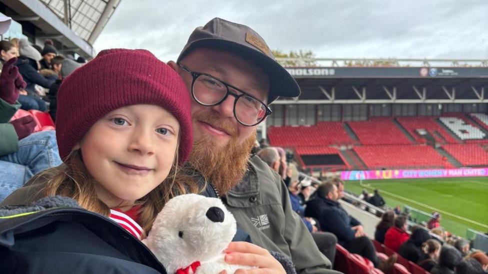 Ex-Wales international Natasha Harding in academy cash claims - BBC News