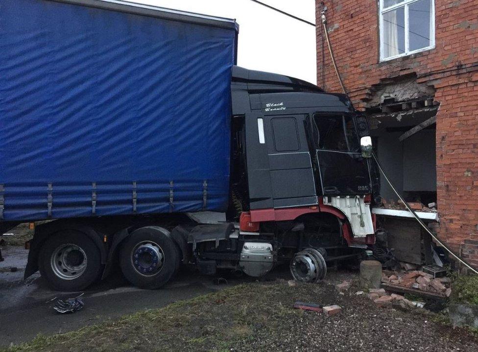 Lorry crash house demolished - BBC News