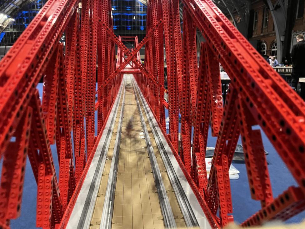 Giant Lego model of Forth Bridge to visit Edinburgh - BBC News