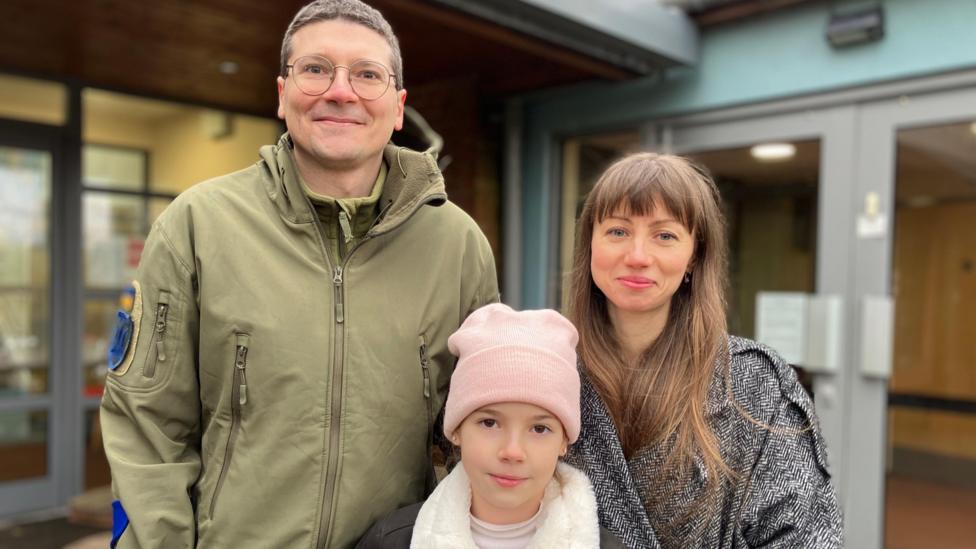 Ukraine war: Injured soldier treated in Kent - BBC News