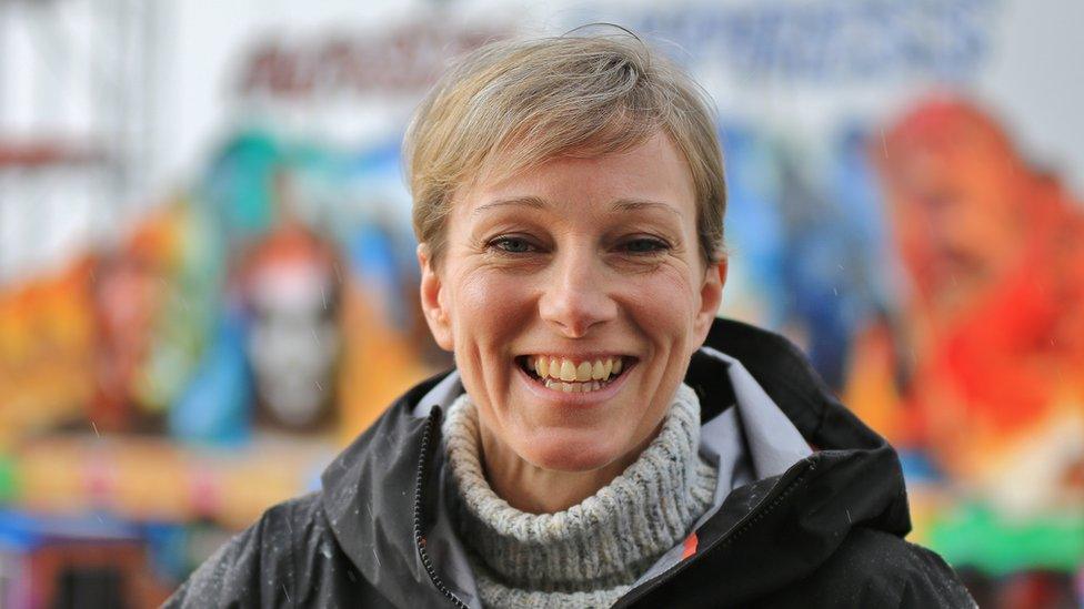 Weston Super Women challenge town's 'deadbeat image' - BBC News