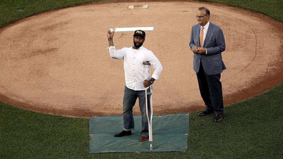 Congressional baseball game goes on in wake of shooting - BBC News