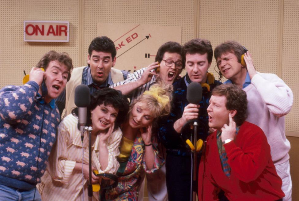 'Naked Video' actor and director Ron Bain dies aged 79 - BBC News