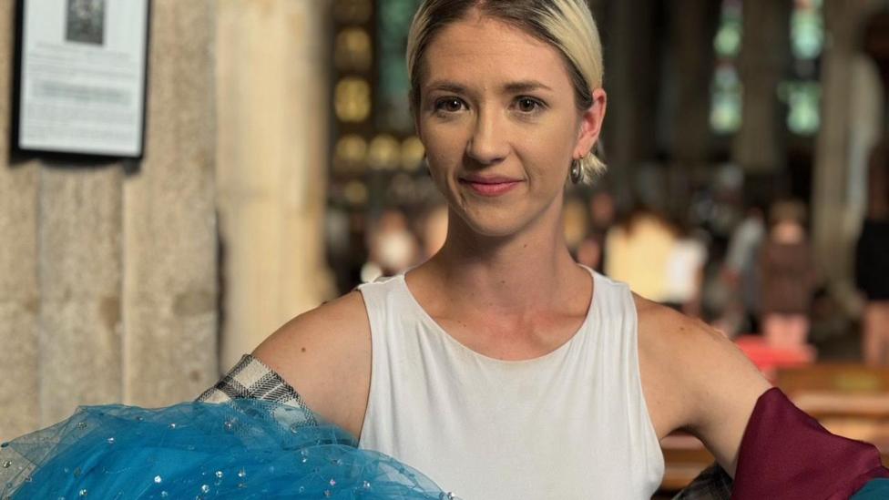 'Rebel prom' after pupils uninvited from official school event - BBC News