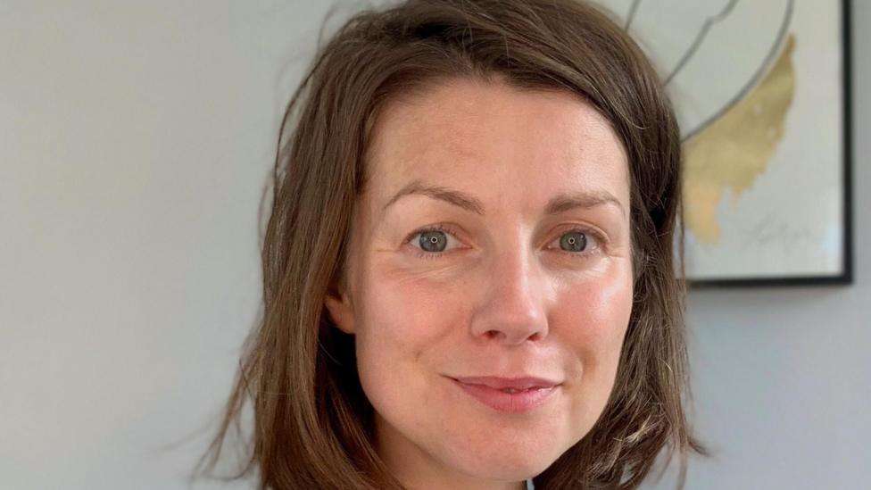 Bladder weakness: Women 'scared to laugh' due to incontinence - BBC News