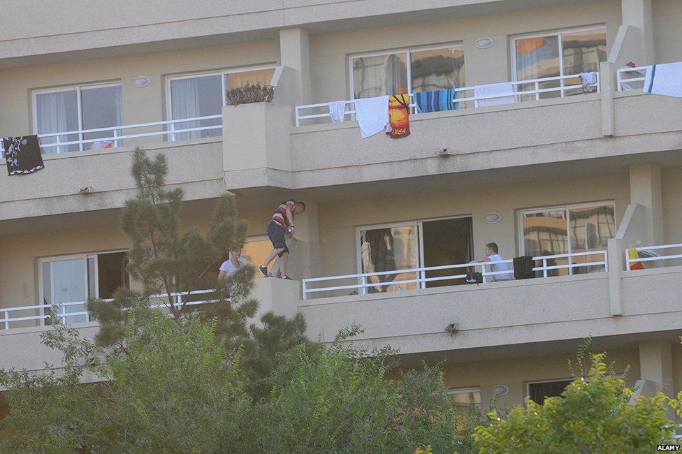 British tourists warned about 'balconing' - jumping off or between ...