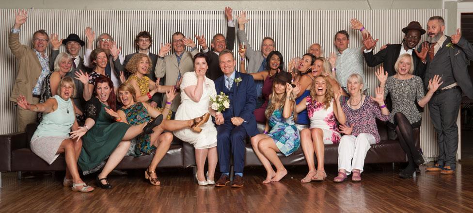 Creating the ideal bipolar wedding - BBC News