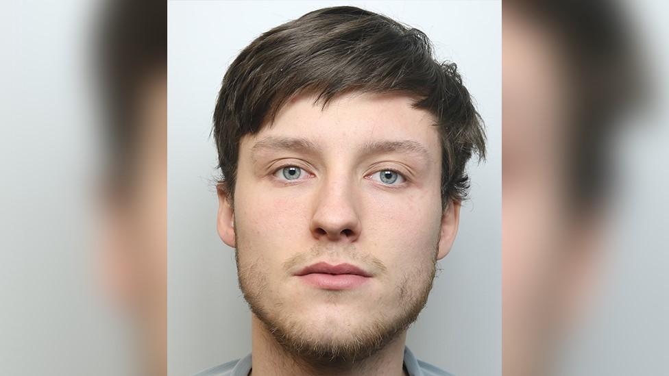 Footprints in the snow lead Cheshire police to car thief - BBC News