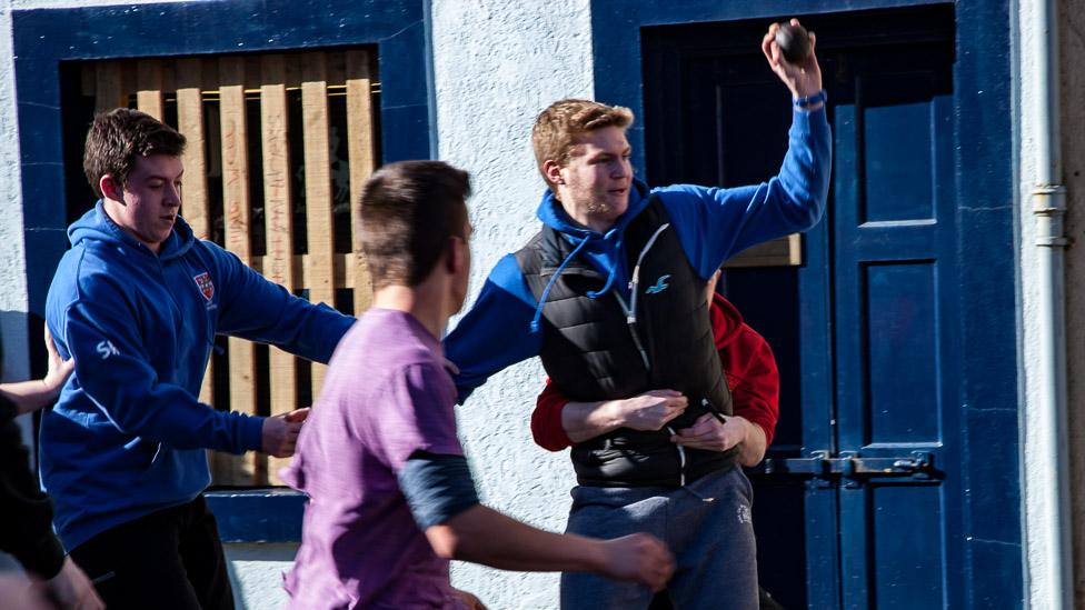 In pictures: Jedburgh ba' game - BBC News
