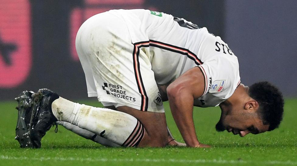 Mattie Pollock: Watford defender signs new deal - BBC Sport