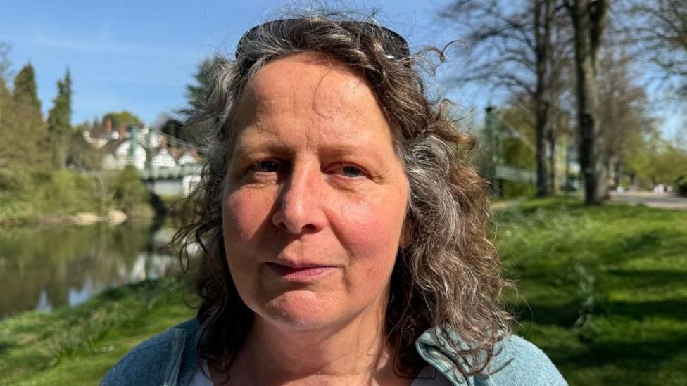 Judge to decide Shropshire chicken farm river row - BBC News