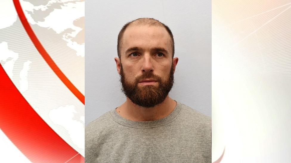 Ex-soldier jailed for trying to buy guns 'to fight for IS' - BBC News