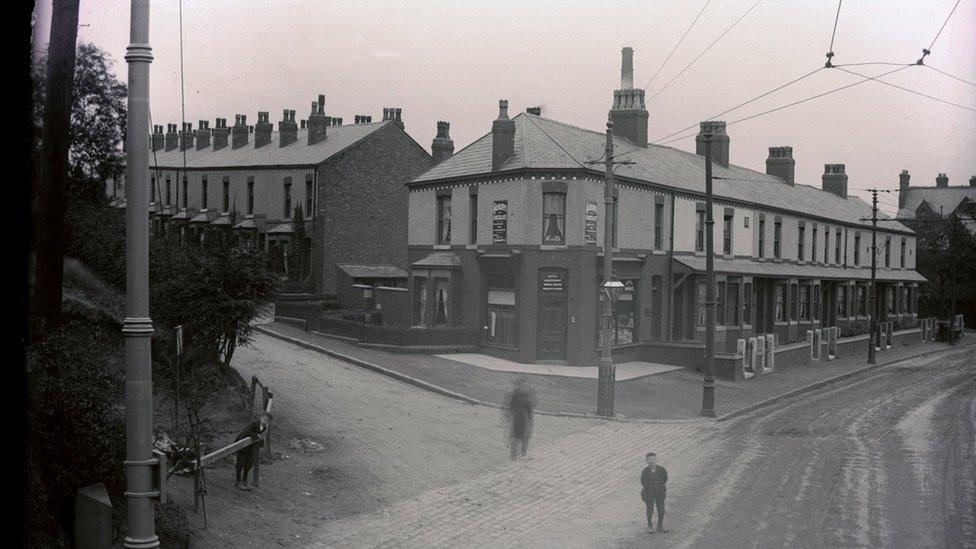 Restorer blown away by images of early 20th Century on dirty slides ...