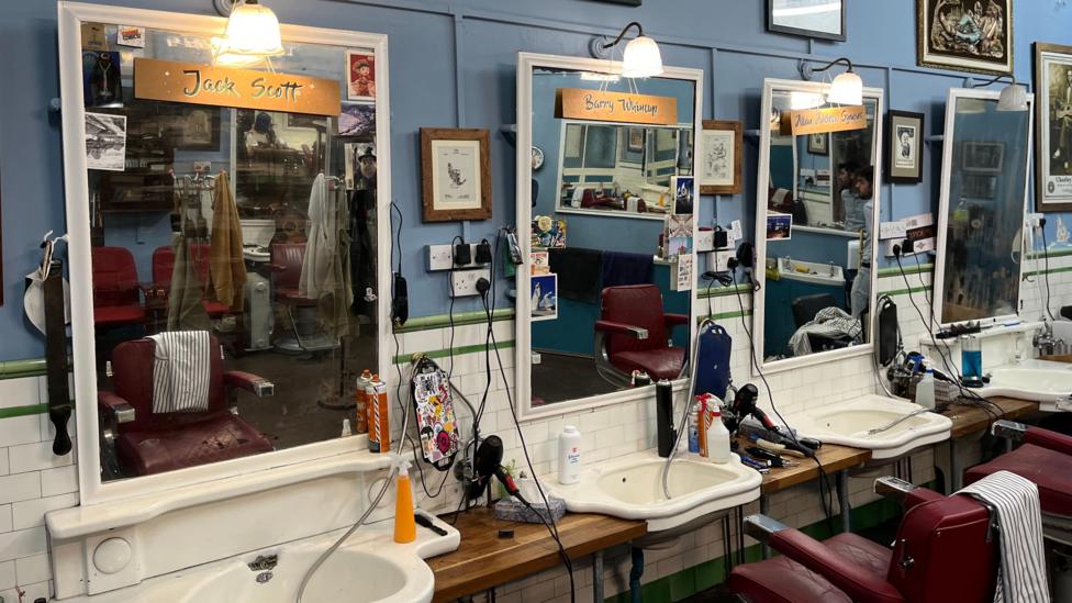 Newcastle barbers to close despite community support - BBC News
